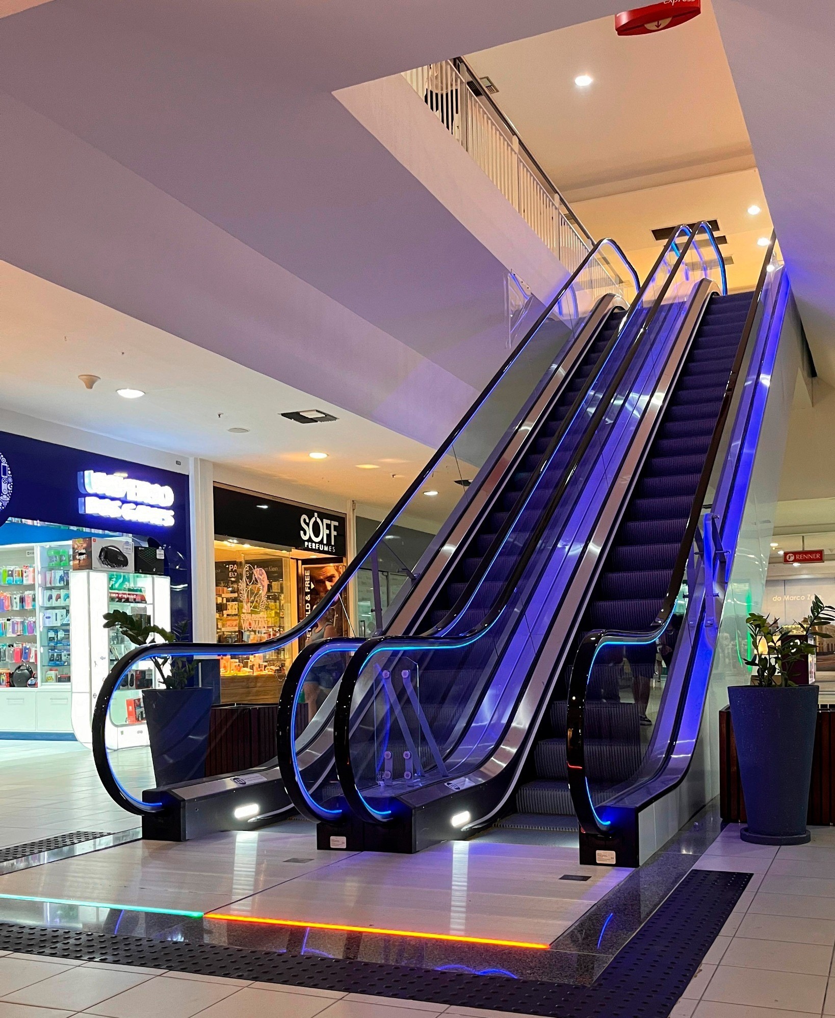 Escadas rolantes do Shopping Boa Vista, em Recife, são as primeiras com ...