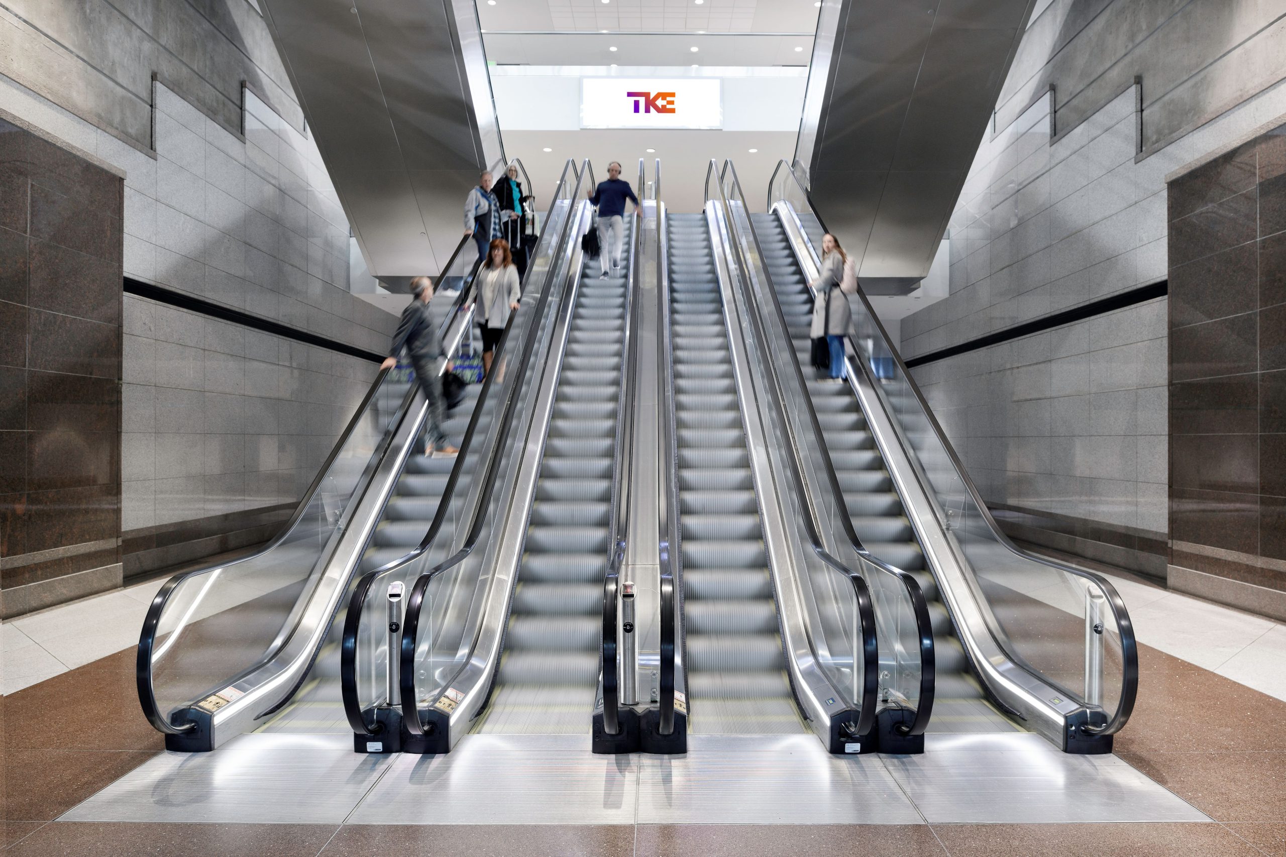 Conheça as maiores escadas rolantes do metrô de São Paulo com a marca ...